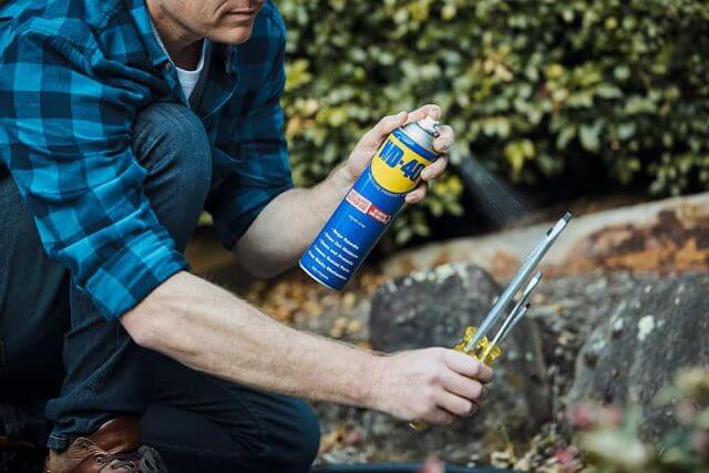 How to remove rust from metal tools - WD-40 Australia